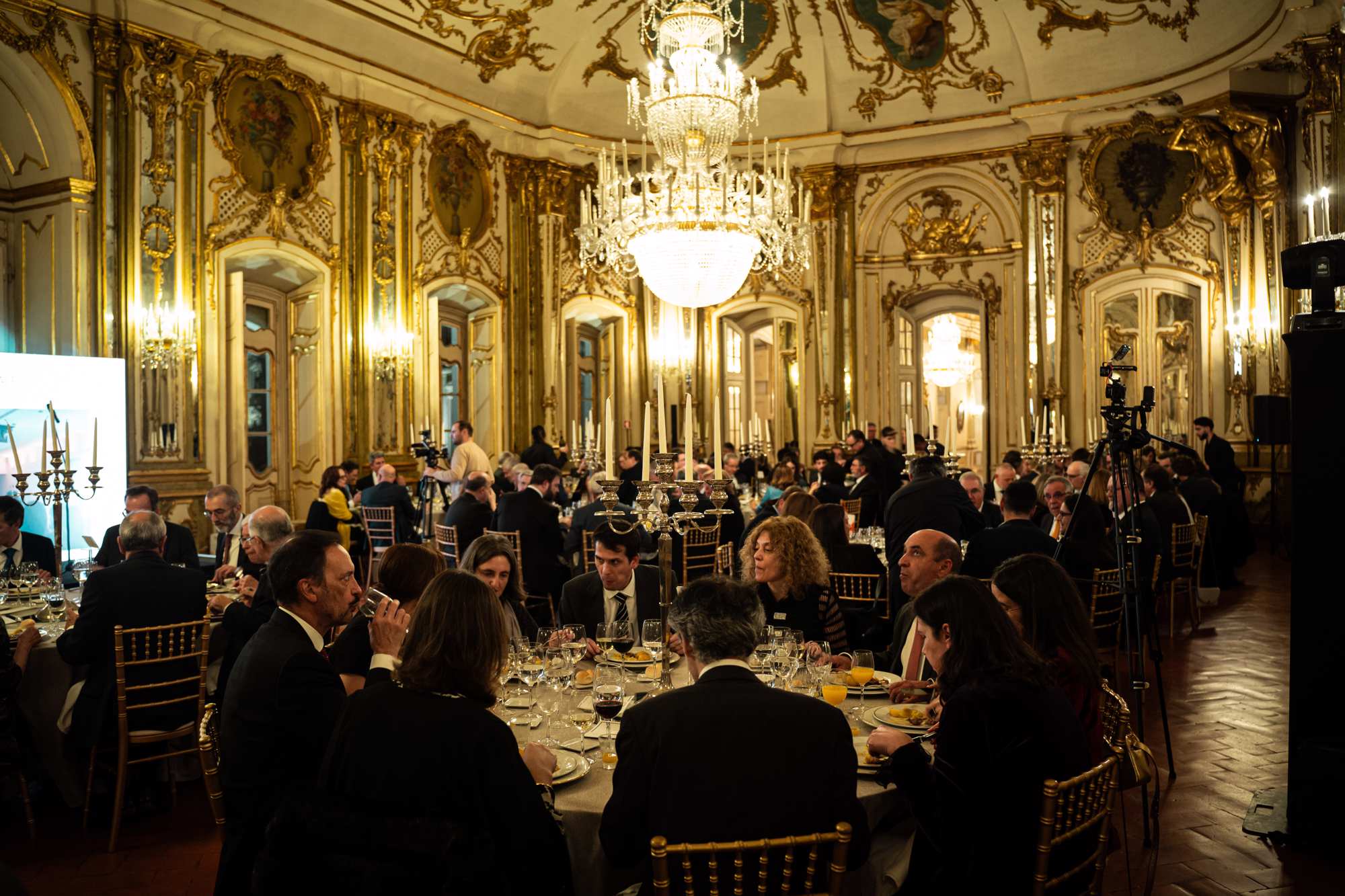 ALF CELEBRA 40 ANOS COM CERCA DE 700 MIL MILHÕES DE EUROS EM ...